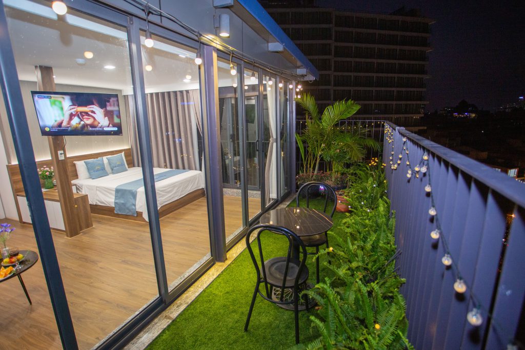 Suite Balcony (lake view) - 65 Trích Sài - Westlake View apartment & Hotel